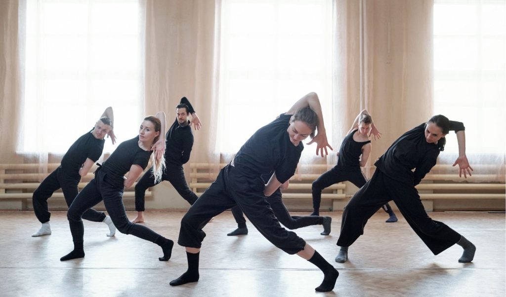 Modern Dance vs. Contemporary Dance: What’s the Real Difference ...
